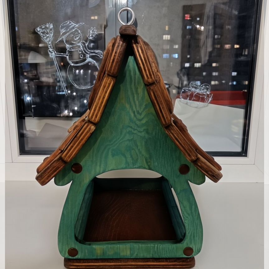 Кормушка для птиц и белок