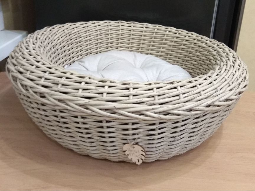 Лежанка для собак и кошек из ротанга
