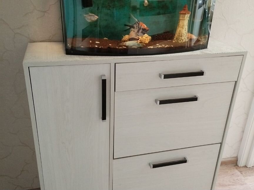 Аквариум 55 литров с рыбками и тумбой