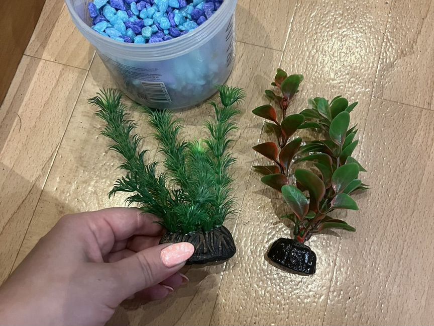 Грунт,термометр и искусственные водросли