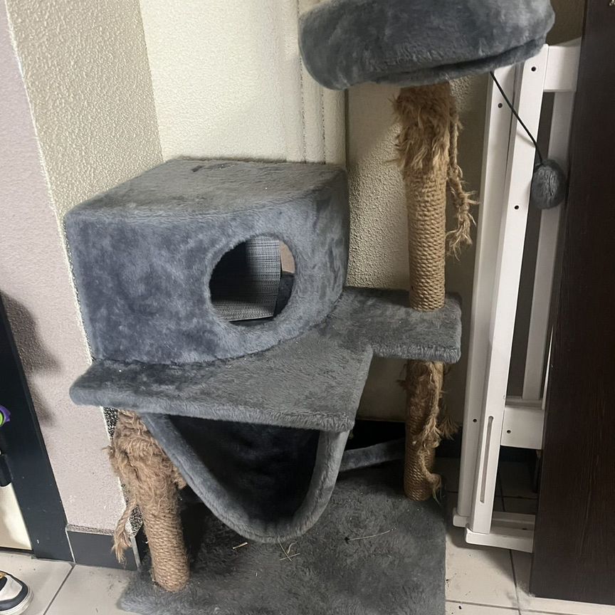 Кошачий домик с когтеточкой бу