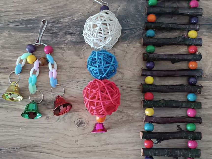 Игрушки для попугаев