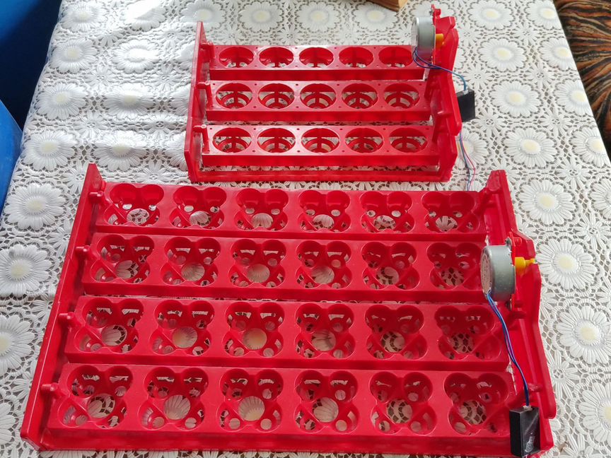 Автоматические лотки для инкубатора