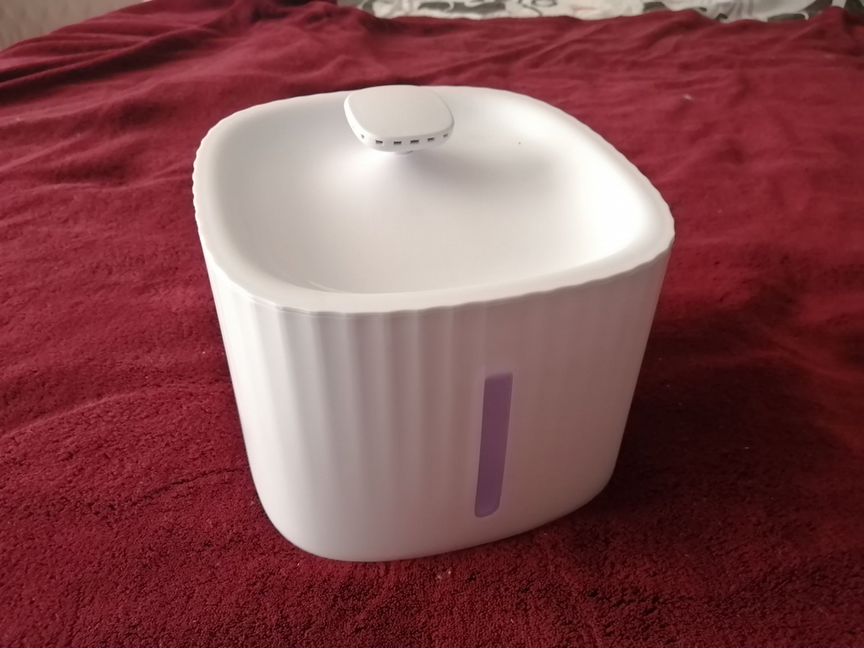 Автопоилка для кошек с подсветкой и датчиком