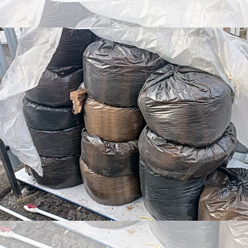 Опилки в мешках