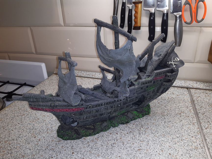 Корабль в аквариум