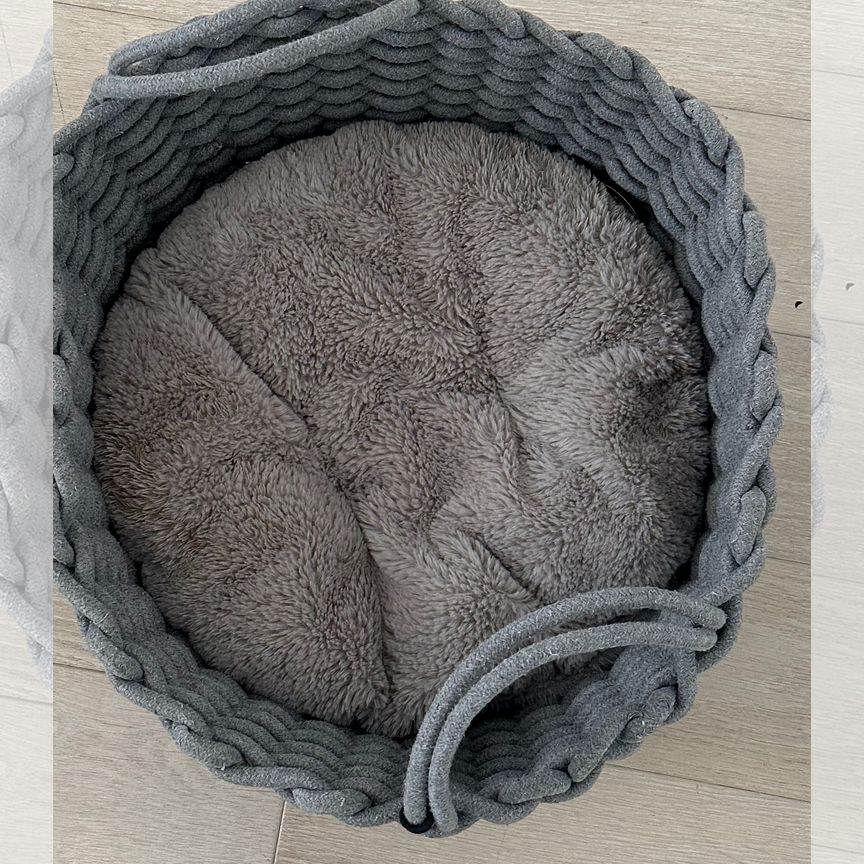 Лежанка для маленьких собак и кошек