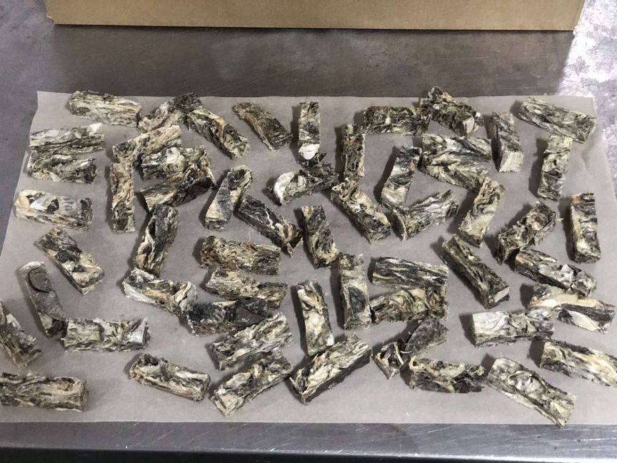 Собачье лакомство из сушеной кожи тоески