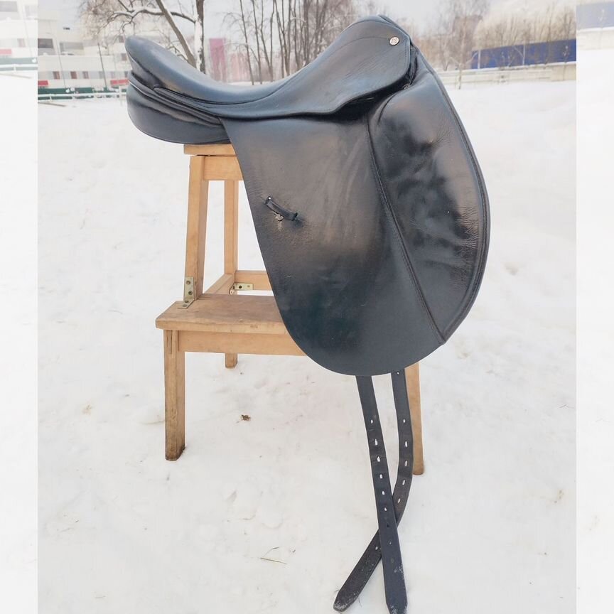 Седло выездковое для лошади бу