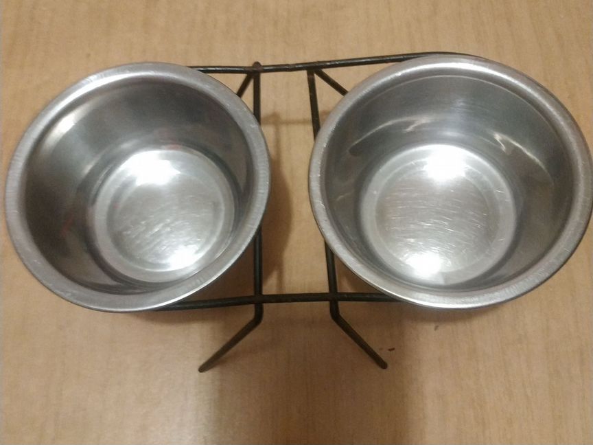 Подставка с мисками