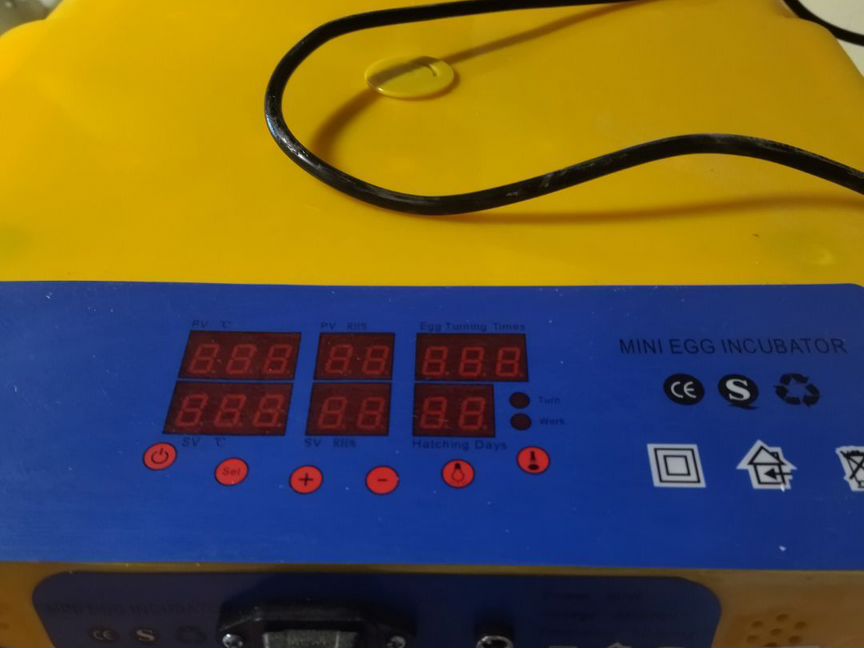 Инкубатор для яиц автоматический