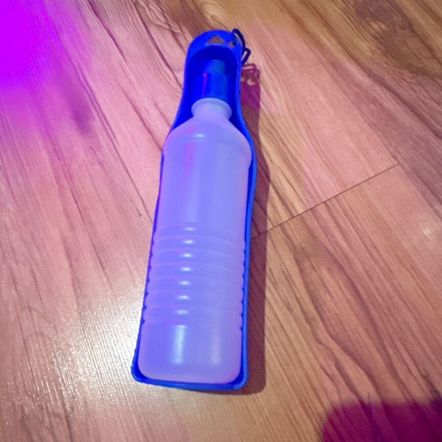 Поилка, гамак и памперсы для маленькой собаки