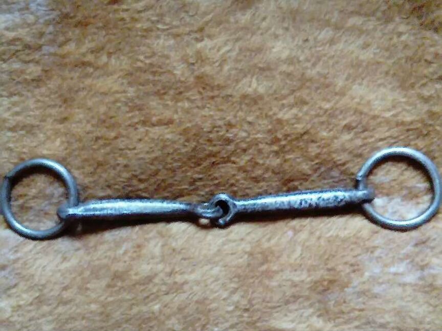 Трензель для лошади