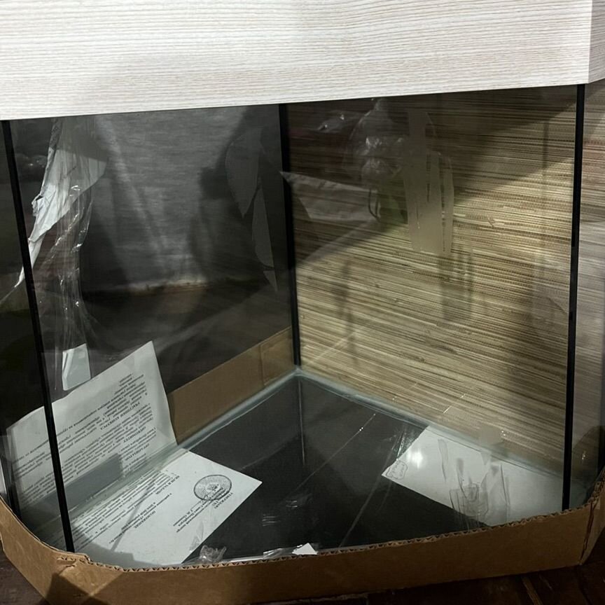 Аквариум с фильтром и декором