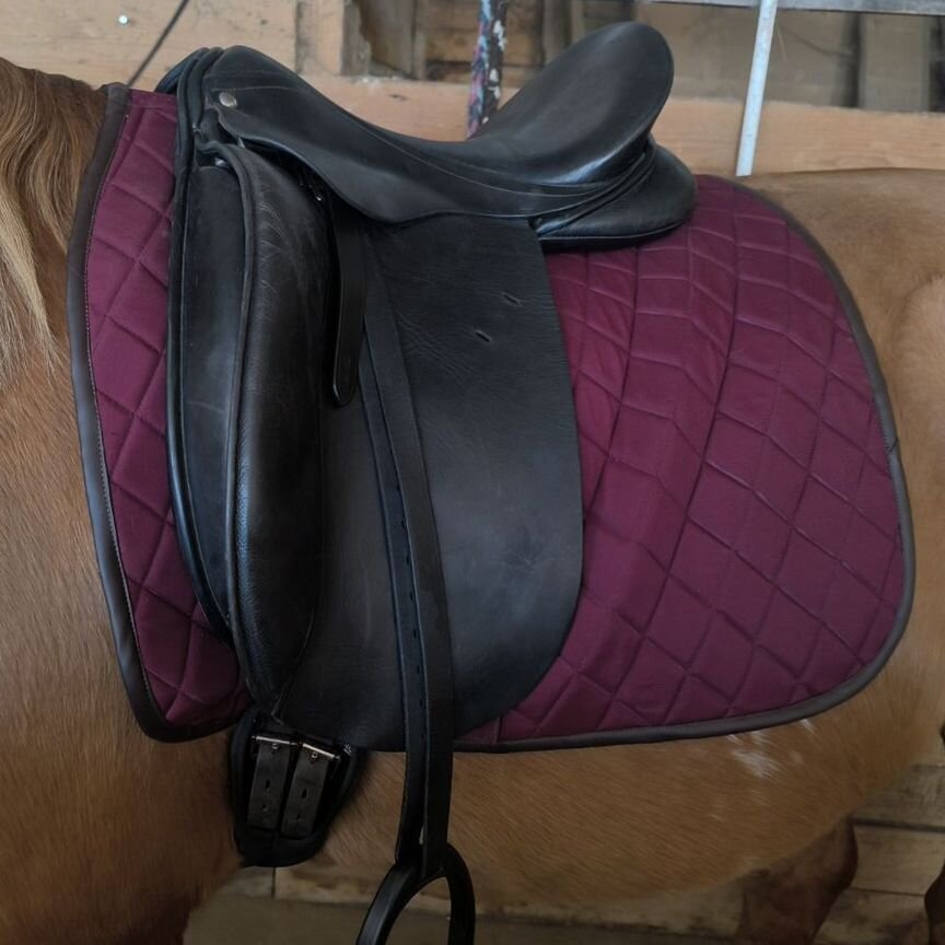 Седло для лошади выездка 17,5/32