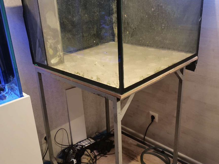 Аквариум с тумбой