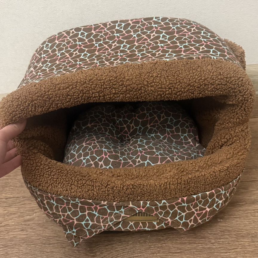 Лежанка для маленькой собачки