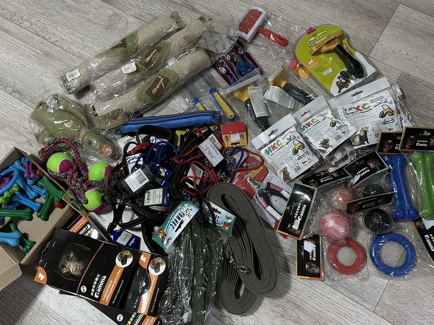 Ошейники поводки игрушки миски для собак и кошек