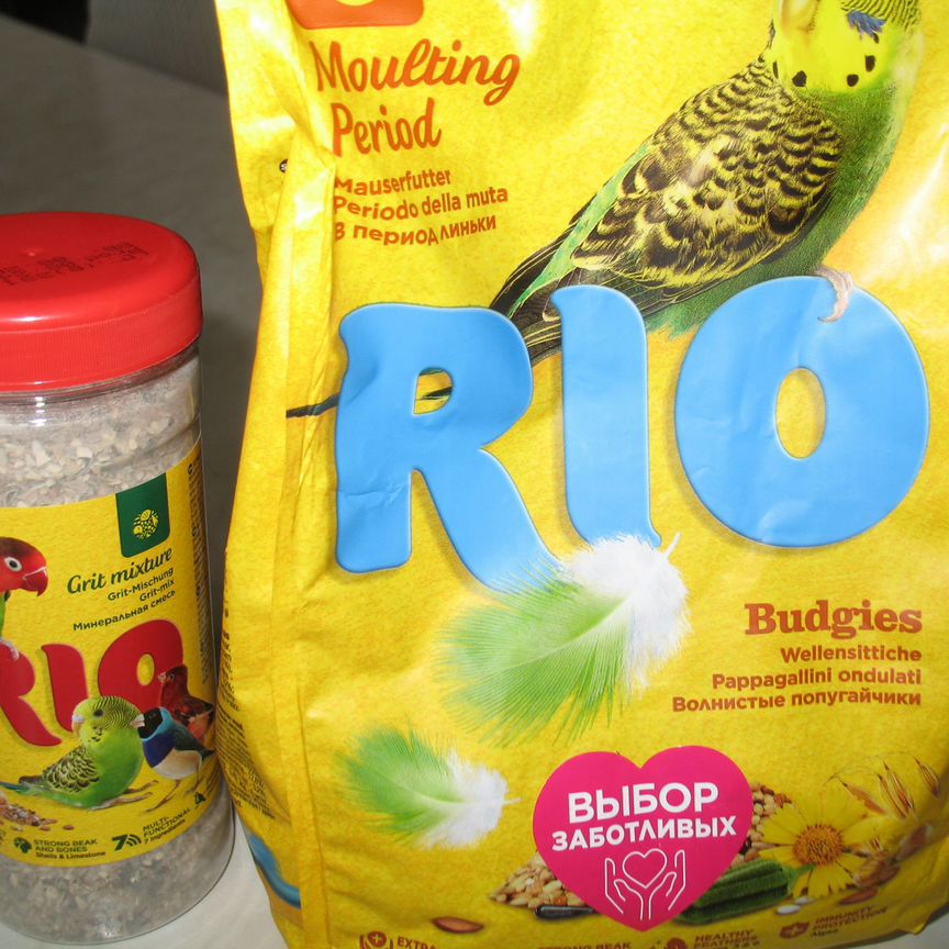 Корм и минеральная смесь для попугая