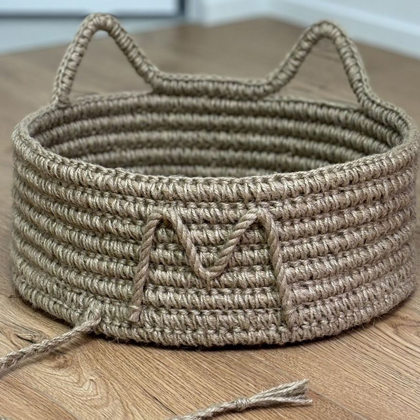 Лежанка для кошек плетеная из джута