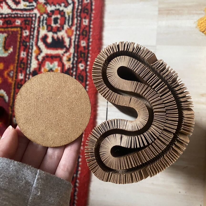 Когтеточка лежанка картонная круглая для кошки