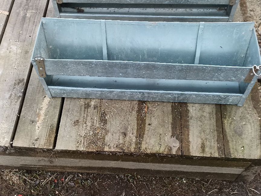 Бункерная кормушка для перепелов