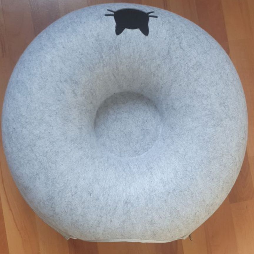 Лежанка-домик для кошки