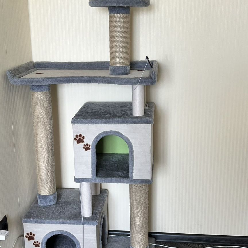 Кошачий домик с когтеточкой