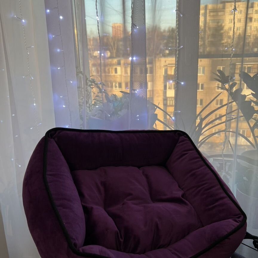 Лежанка для маленьких собак б/у