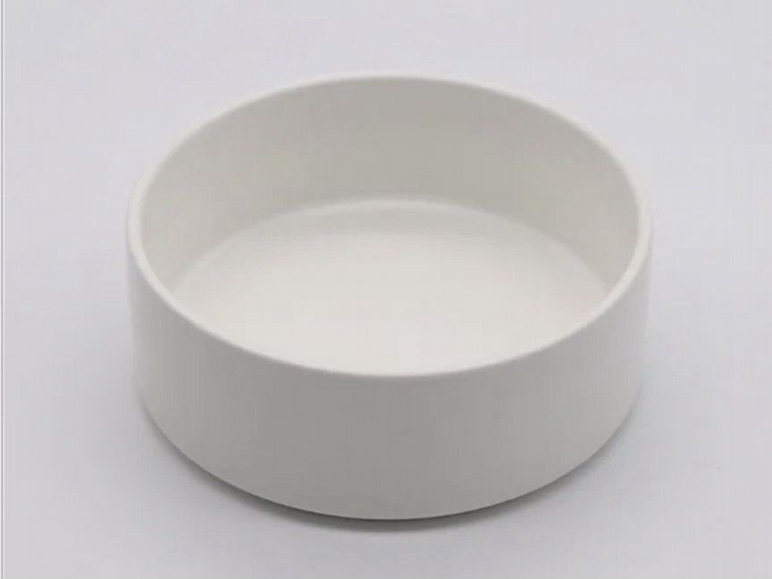 Две миски белая и серая