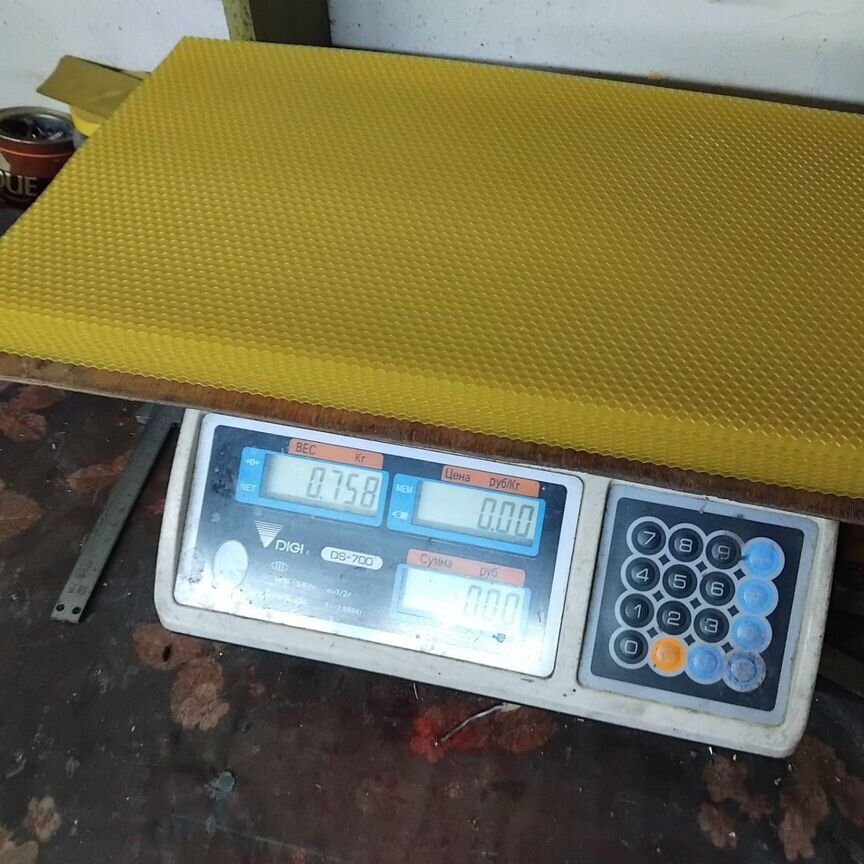 Вощина пчеловодная