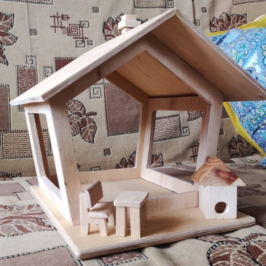 Кормушка для птиц декоративная