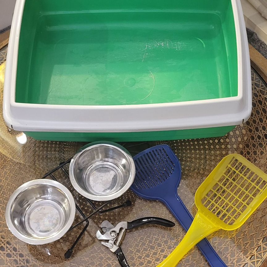 Лоток,миски,совки когтерезка одним лотом