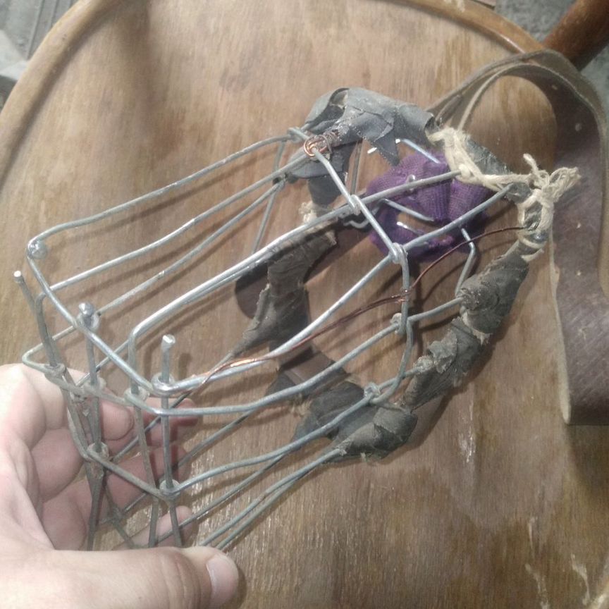 Собачий намордник и ошейник. Антураж