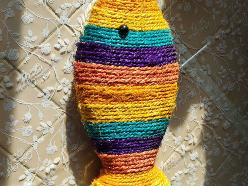 Когтеточка Рыбка цветная