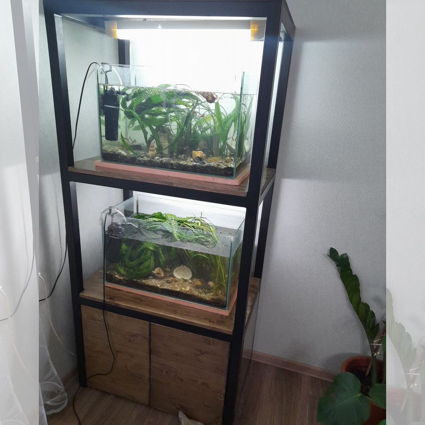 Стойка новая в стиле хофт с аквариумами