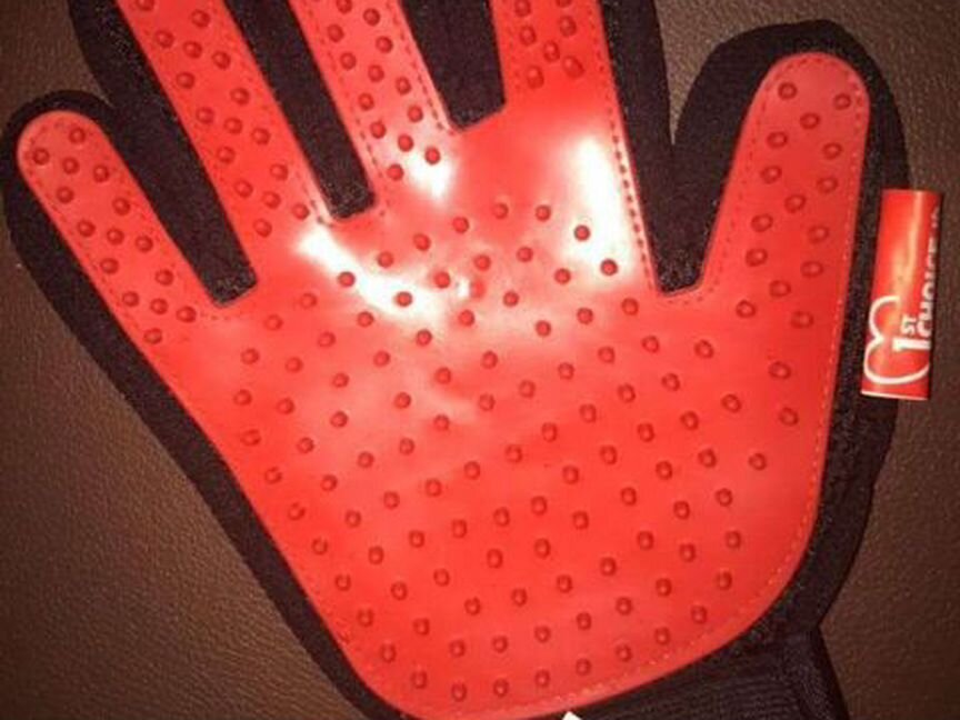 Перчатка для вычесывания шерсти