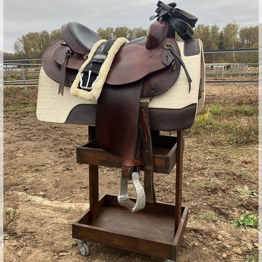 Седло для лошади вестерн
