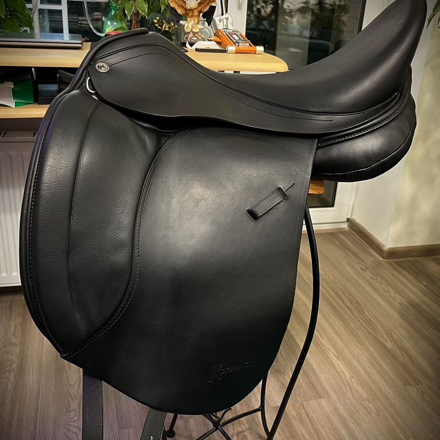 Capreole Xpression 18 выездковое седло широкое
