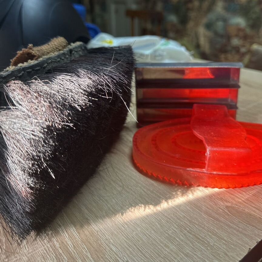 Щетка для чистки лошади