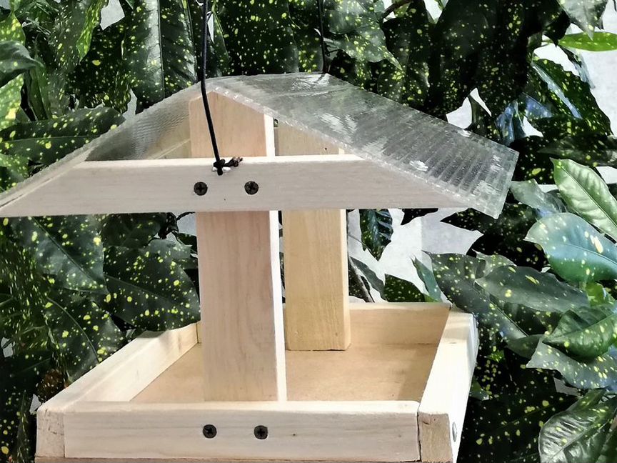 Кормушка для птиц и белок