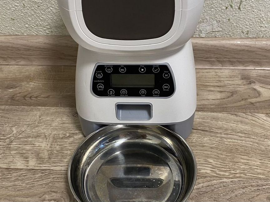 Автоматическая кормушка для кошек и собак