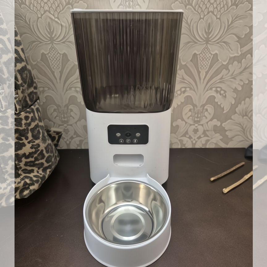 Автоматическая кормушка для кошек с камерой