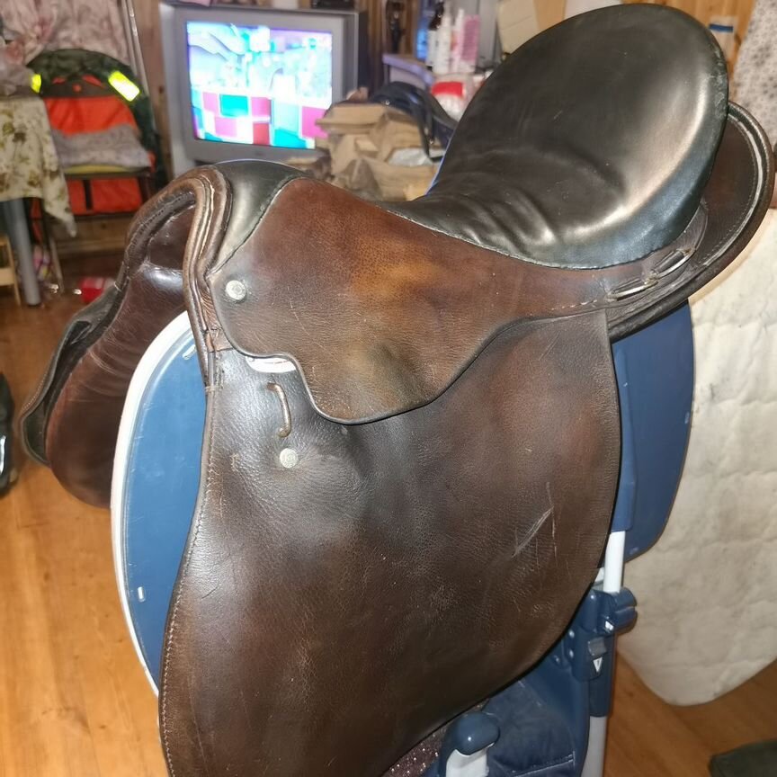 Винтажное английское седло на полках 17.5/32