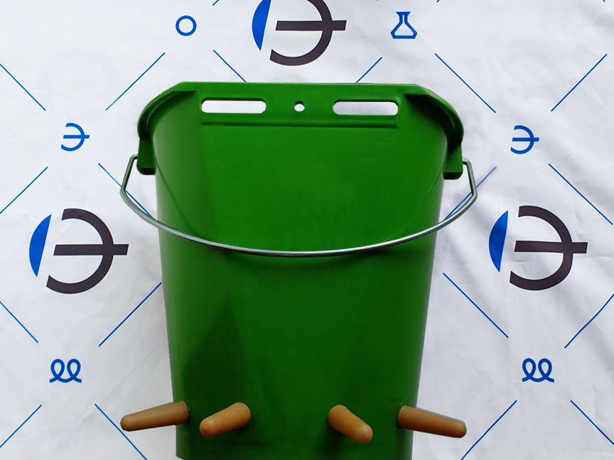 Ведро для кормления козлят/ягнят 8 литров Kerbl