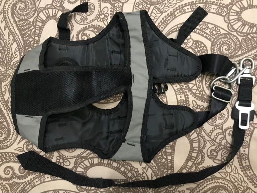 Шлейка для перевозки собаки в машине