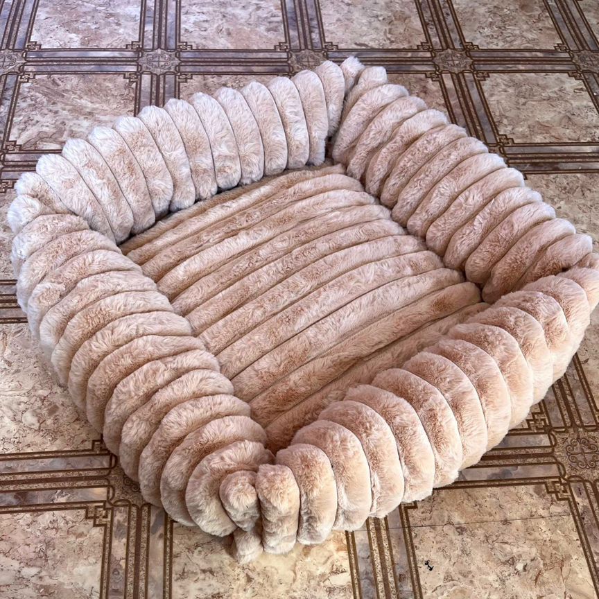 Лежанка для кошек и собак.Теплая