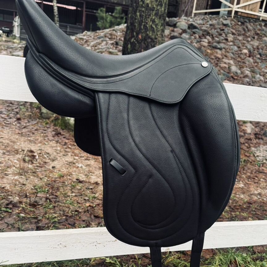 Седло выездка Софт Ле, новое