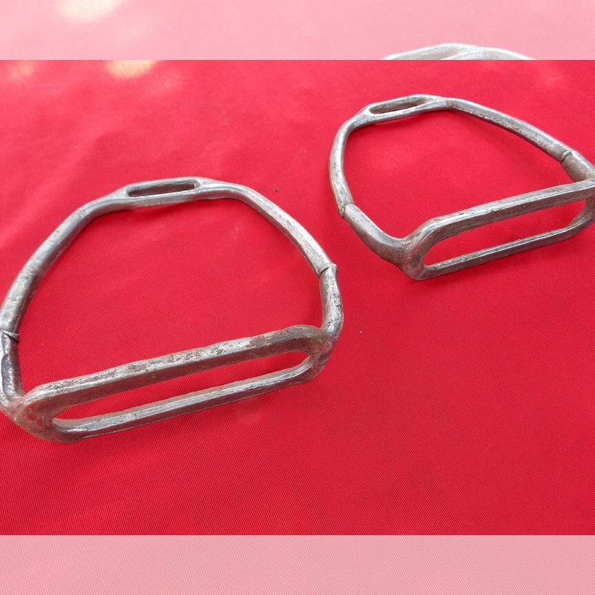 Стремена для лошади