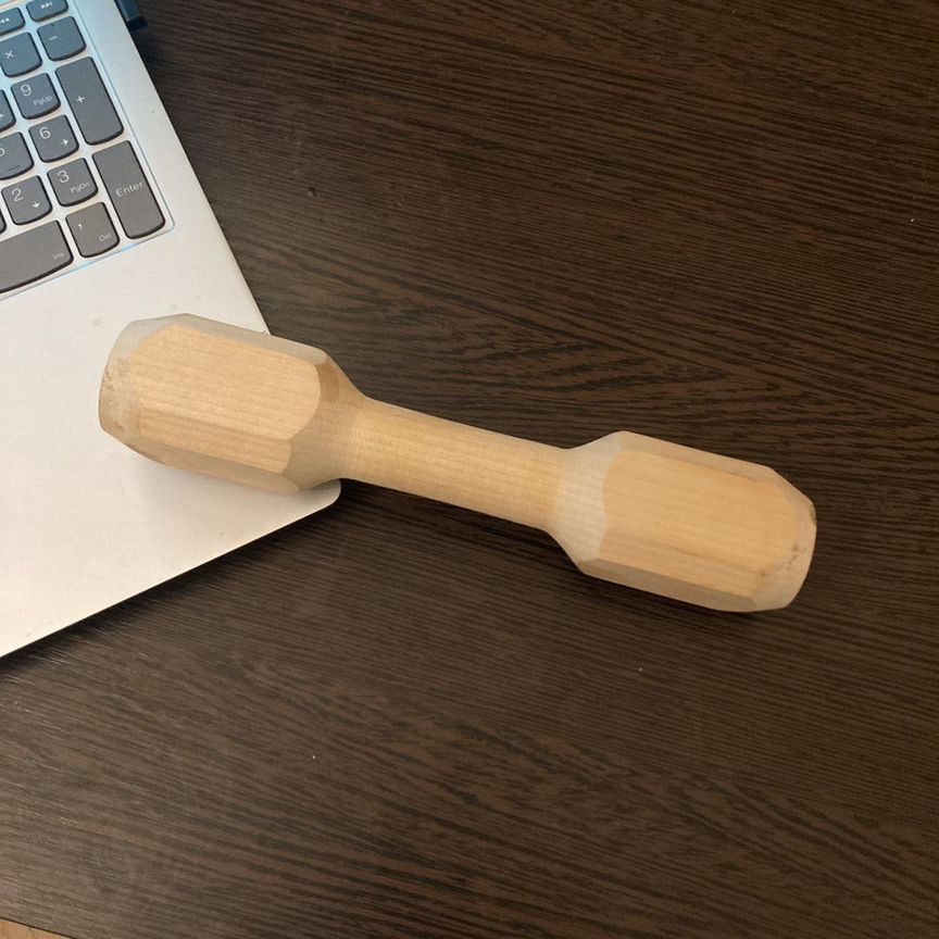 Деревянная гантель для собак